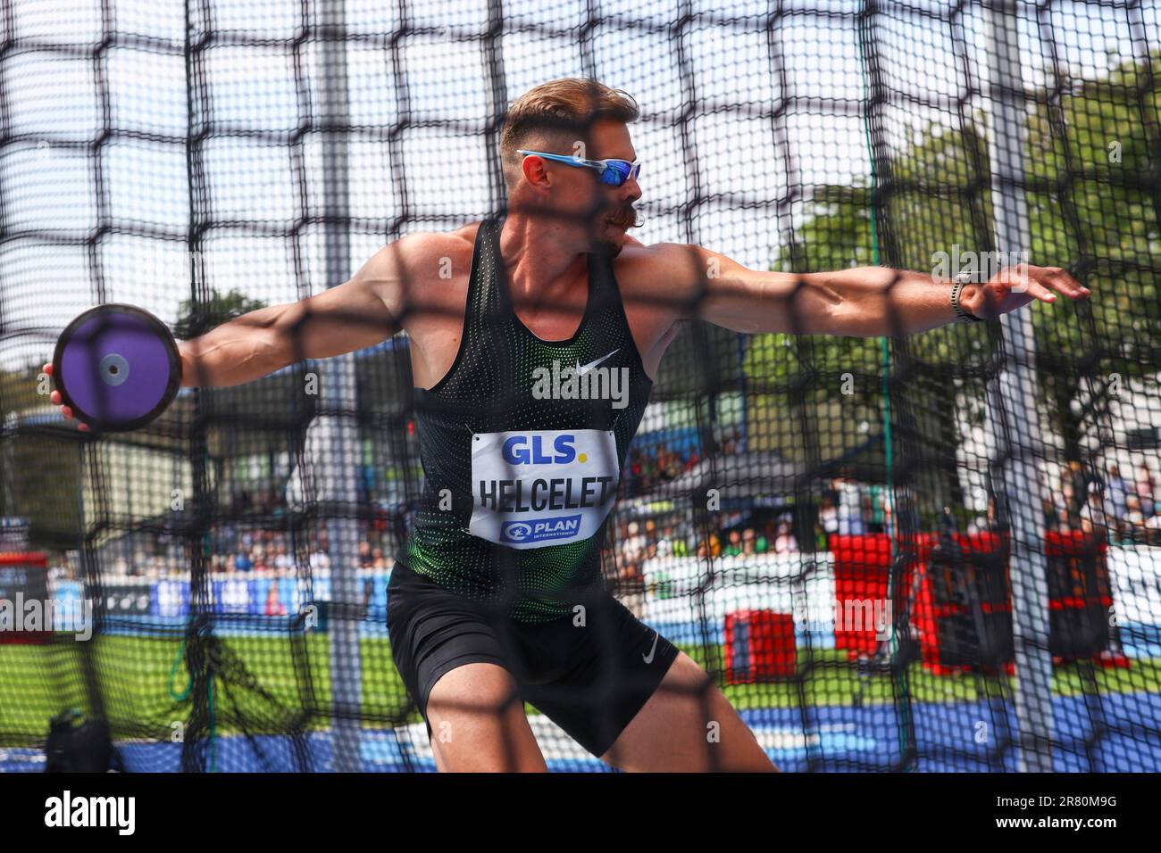 Mens discus hi-res stock photography and images - Alamy