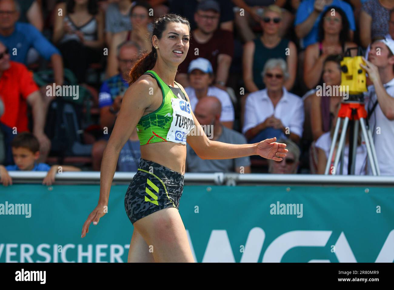 World athletics high jump hi-res stock photography and images - Alamy