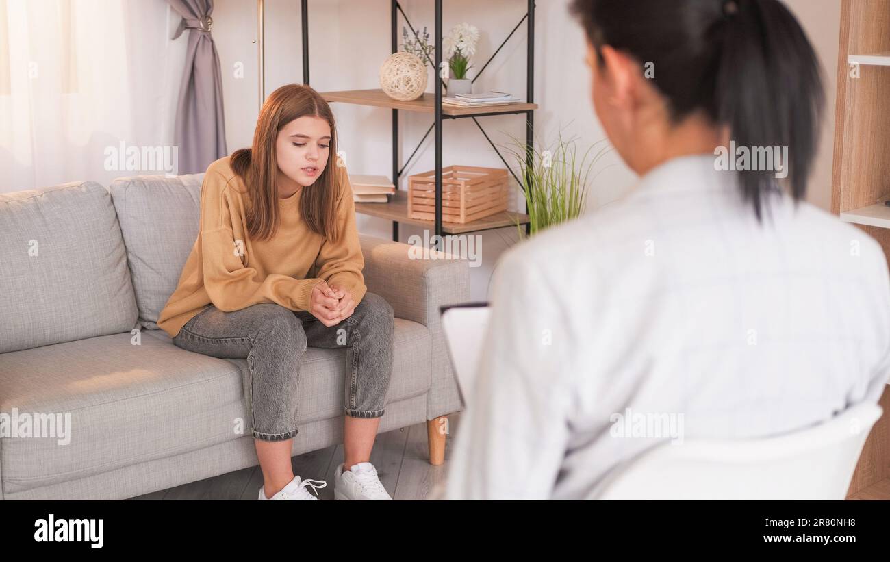 Psychologist consultation mental specialist girl Stock Photo - Alamy