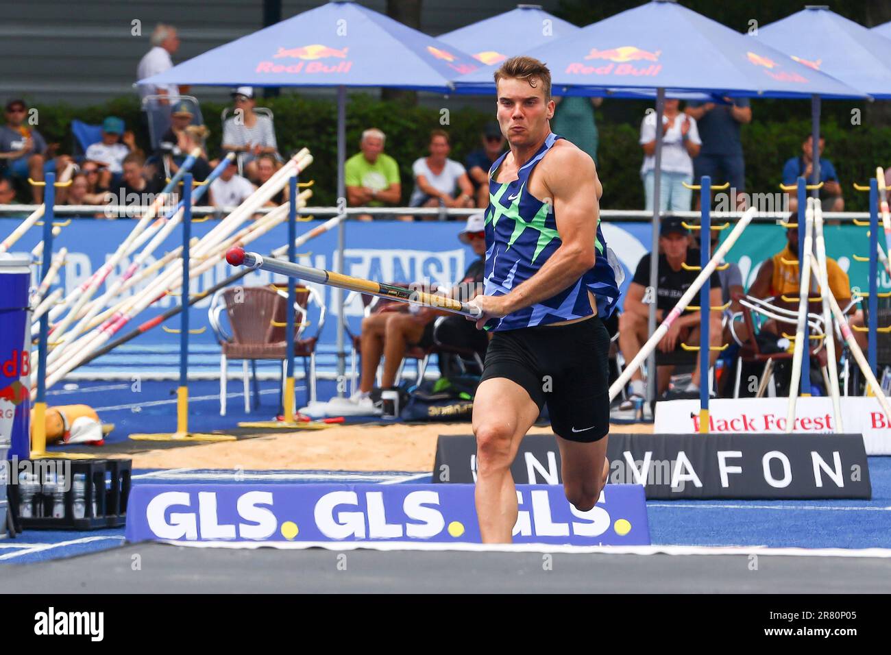 Mens pole vault heptathlon hi-res stock photography and images - Alamy