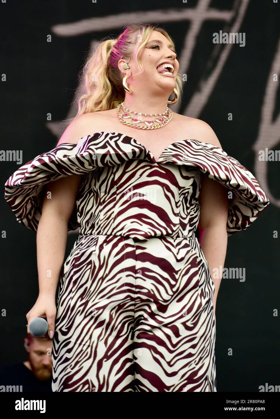 Ella Henderson. Isle of Wight festival. Sunday 18 June Stock Photo - Alamy