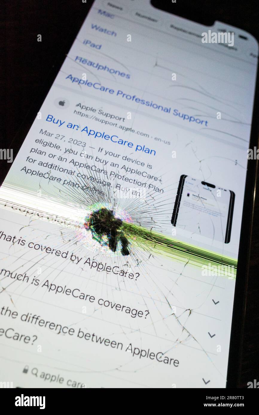 Seattle, USA. 11 Jun, 2023: Damaged Iphone from a 5 story window drop ...