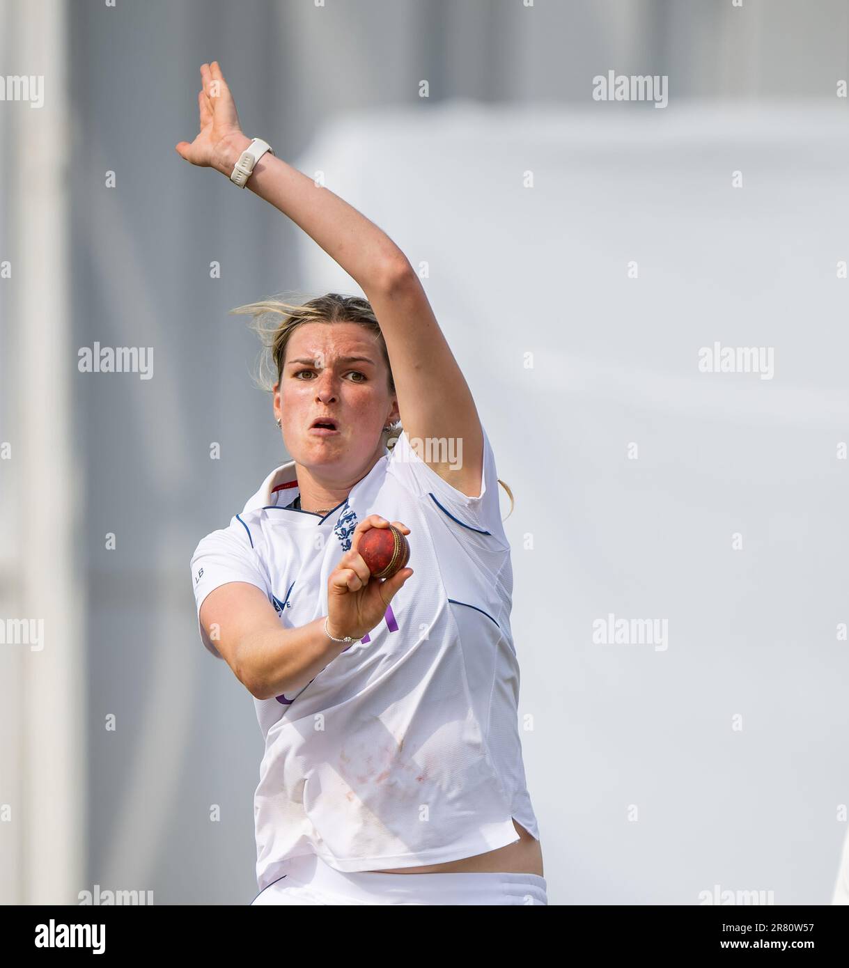 Lauren bell england bowling hi-res stock photography and images - Alamy