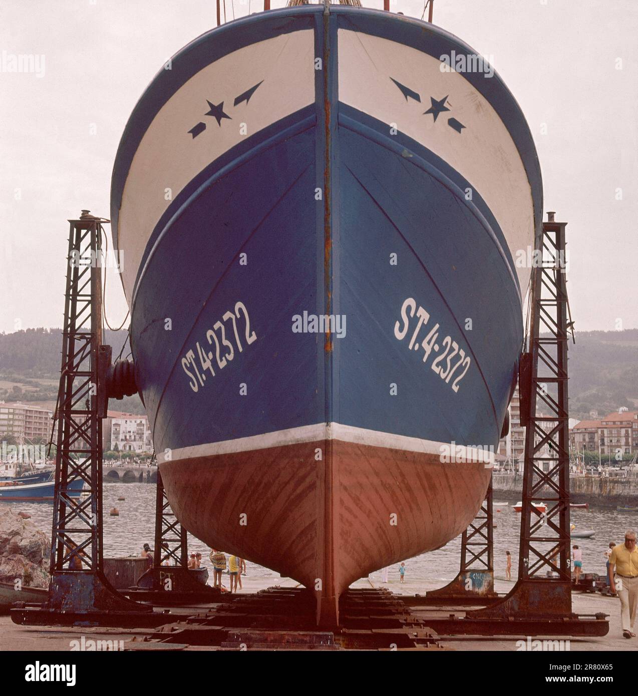 PUERTO - BARCO EN EL DIQUE SECO. Location: EXTERIOR. CASTRO URDIALES ...