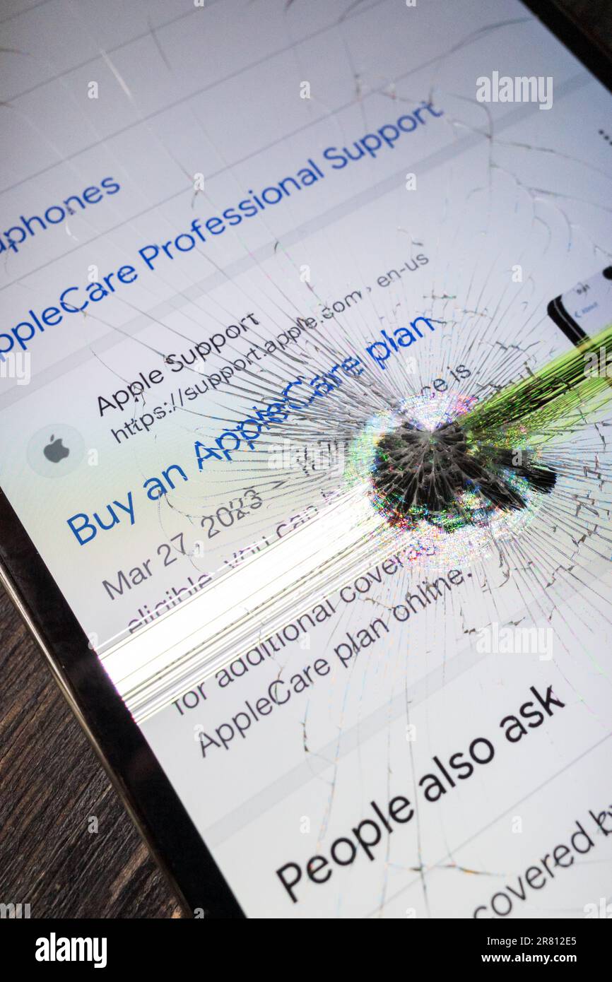 Seattle, USA. 11 Jun, 2023: Damaged Iphone from a 5 story window drop ...