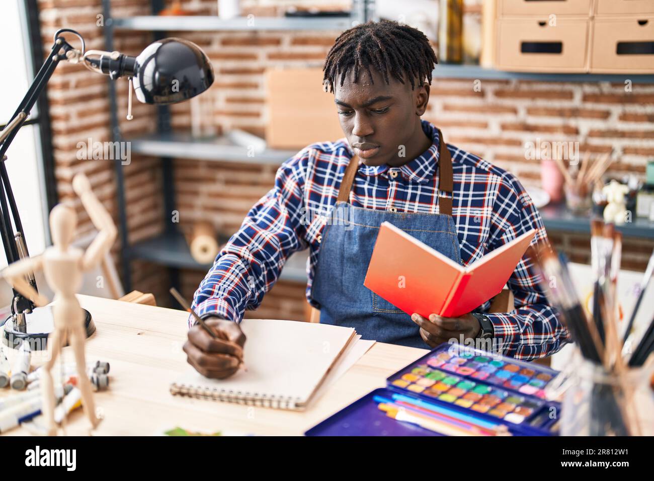 African american reading painting hi-res stock photography and images ...