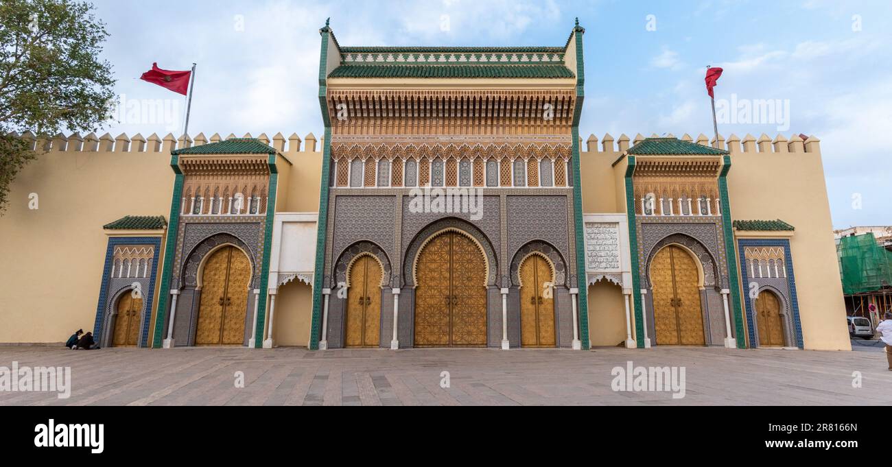 Famous golden main entrance of the Royal Palace in Fes, Morocco Stock ...