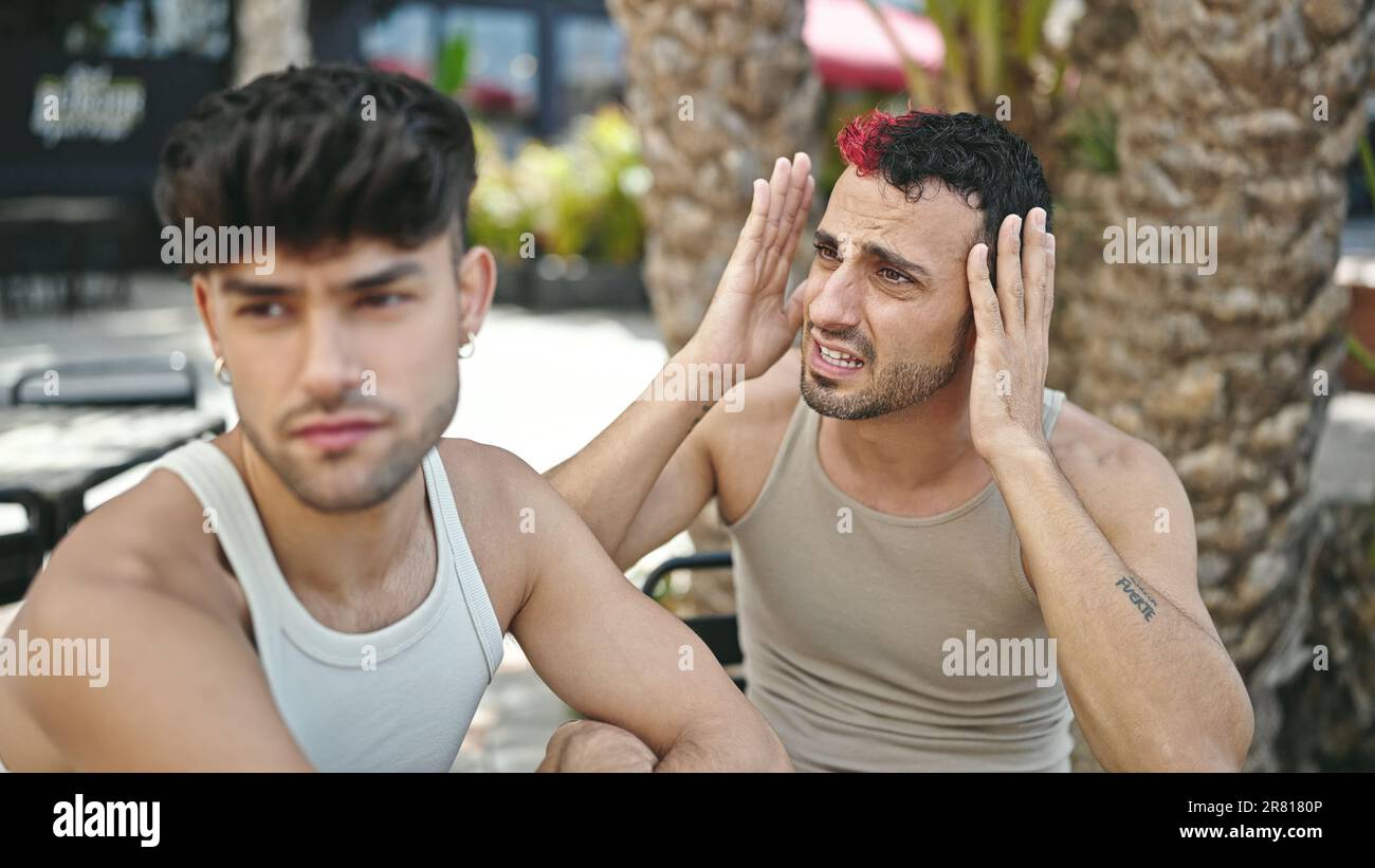 Two men arguing table hi-res stock photography and images - Alamy