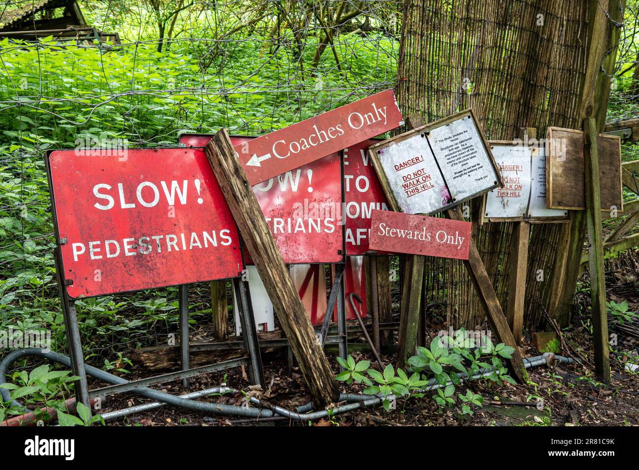 Disused signage business closure hi-res stock photography and images ...
