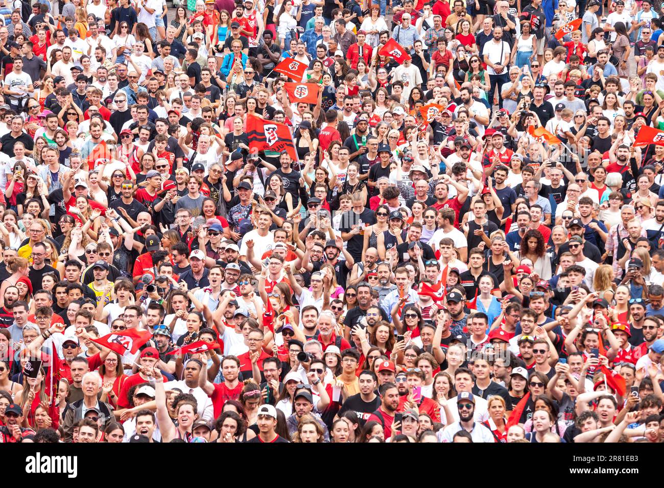 Stade toulousain place du capitole hi-res stock photography and images ...