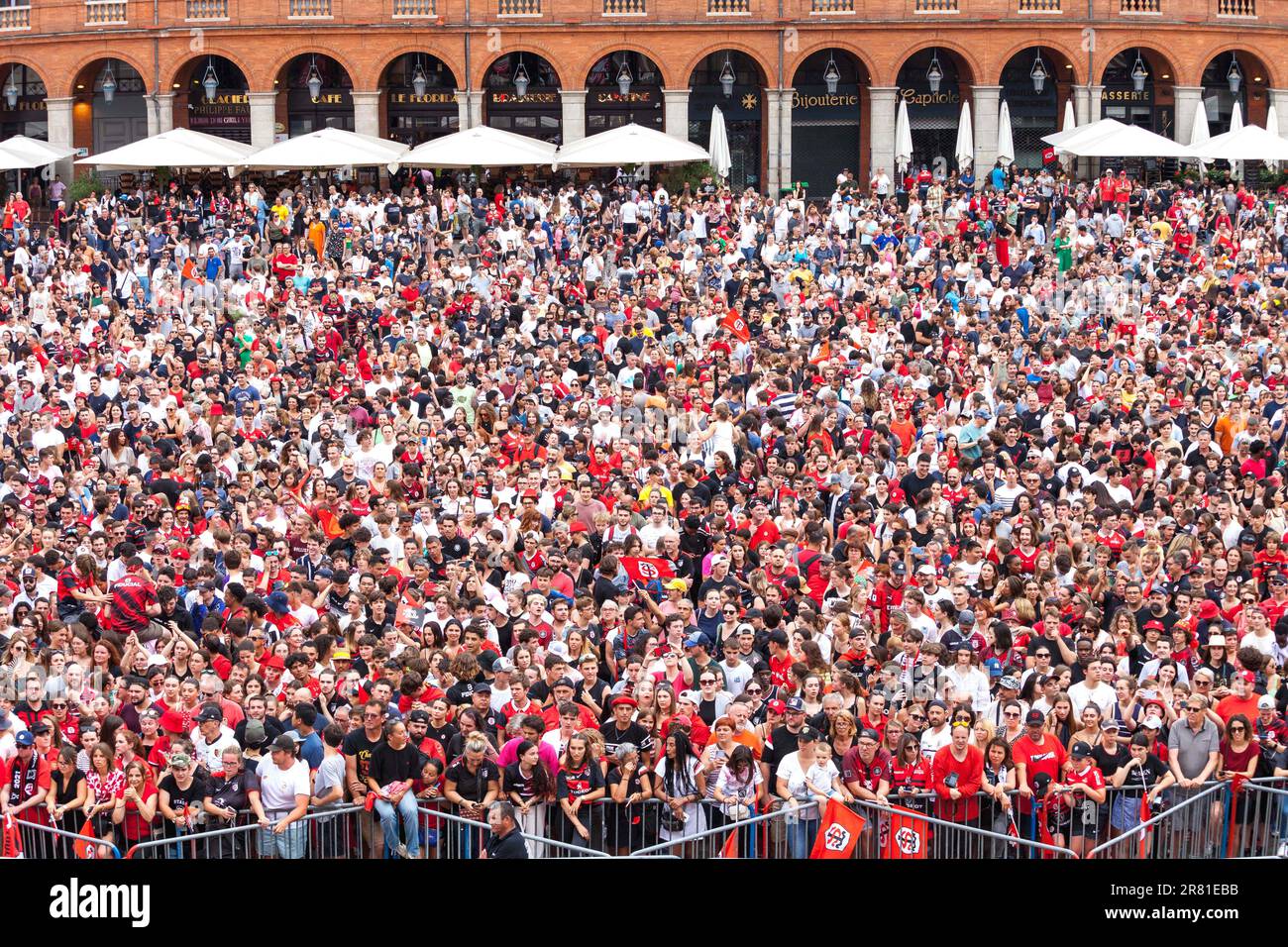 Stade toulousain place du capitole hi-res stock photography and images ...