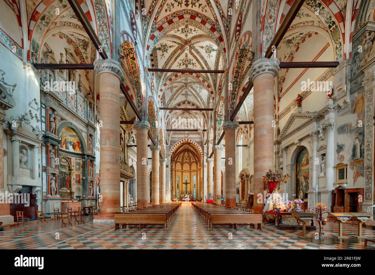 Veneto, Verona, Sant'Anastasia basilica gothic italian church - View of ...