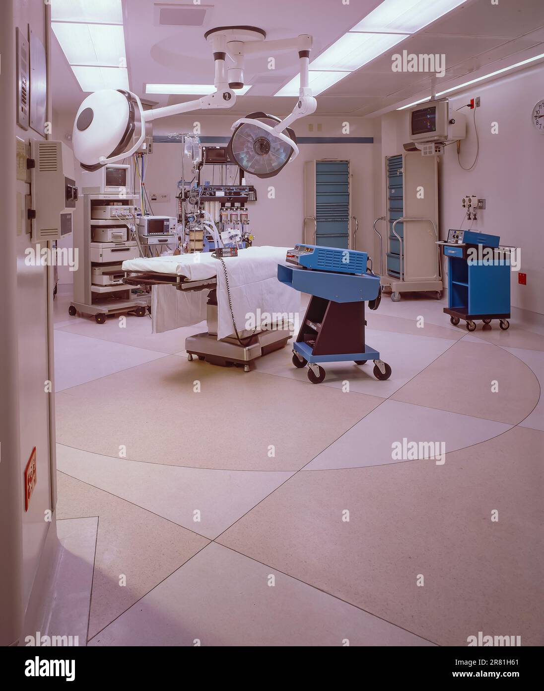 Operating room, intensive care area, hospital, medical room i interiors ...