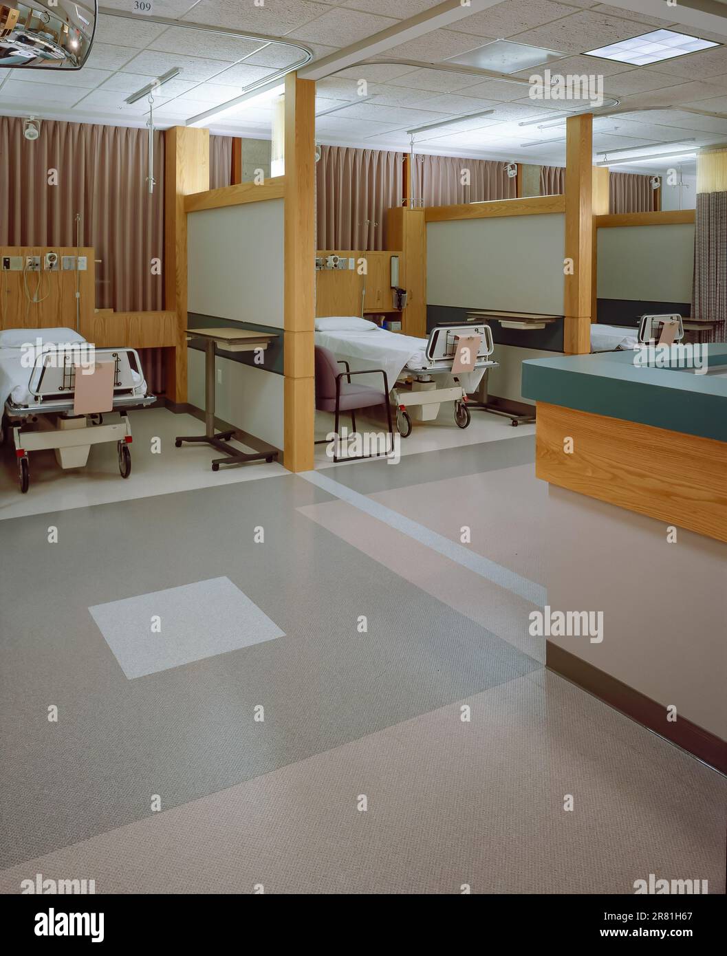 Nursing station. Intensive care area Stock Photo - Alamy