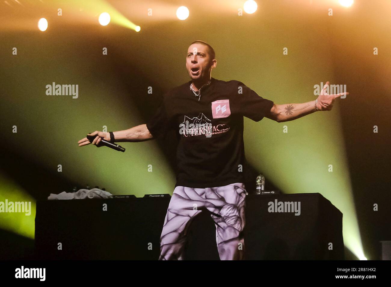 Example rapper hi-res stock photography and images - Alamy