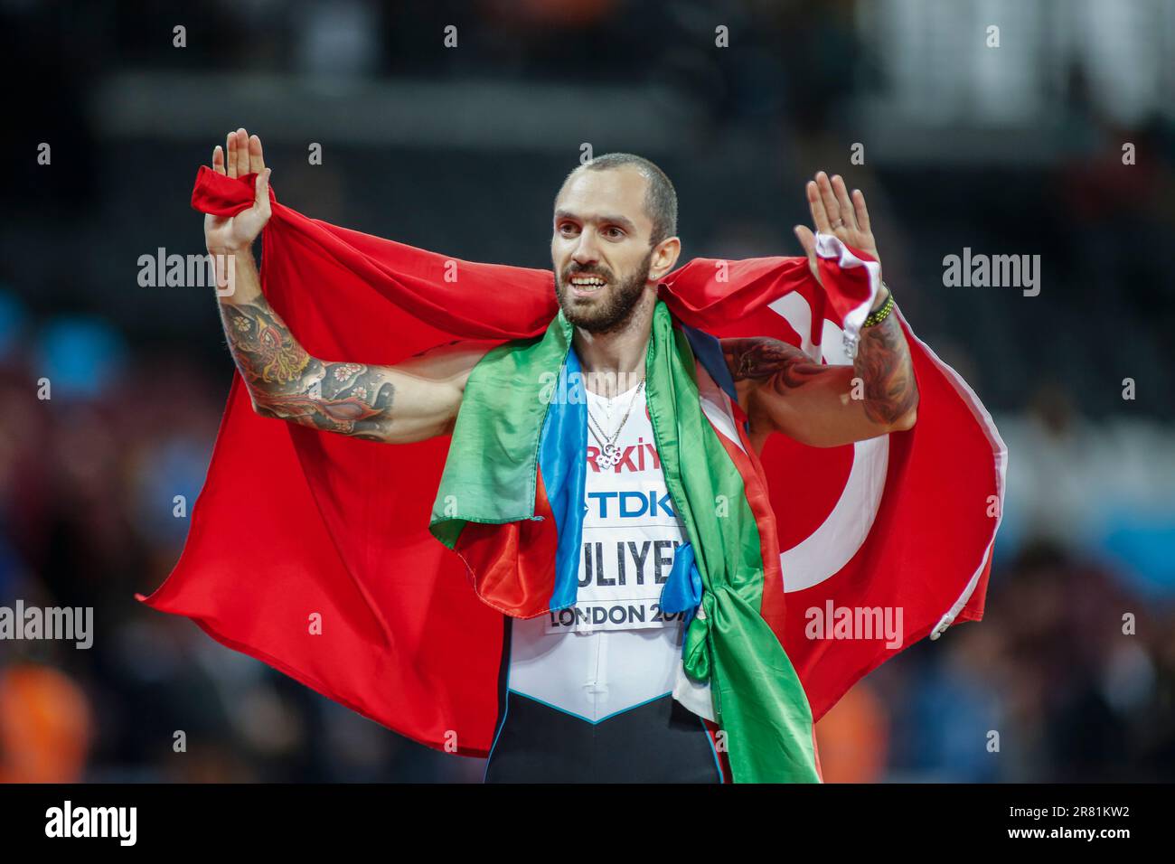 Ramil Guliyev celebrating with her country's flag at the World ...