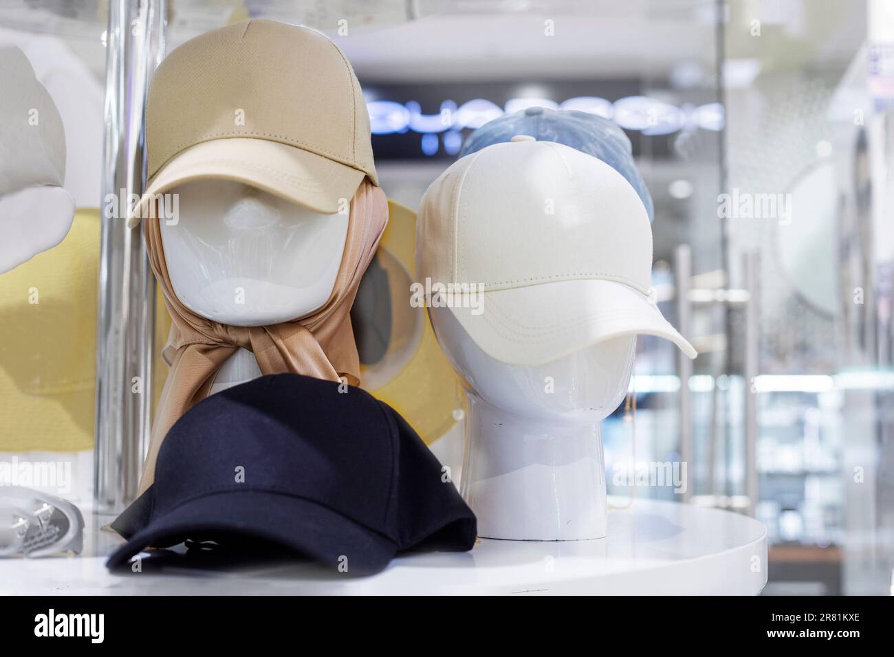 Mens hats on rack hi-res stock photography and images - Alamy