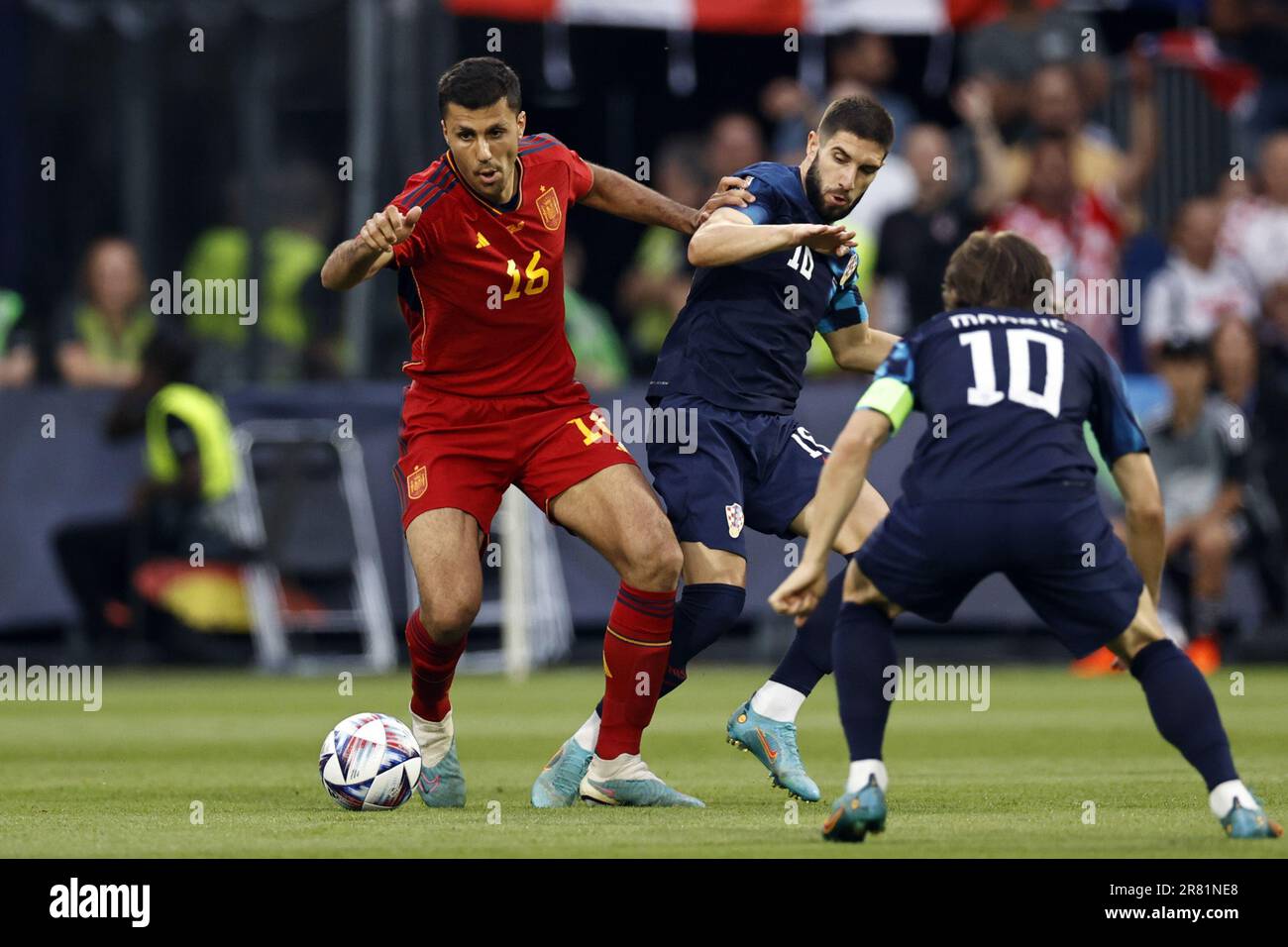 ROTTERDAM - (lr) Rodrigo Hernandez of Spain, Luka Ivanusec of Croatia ...