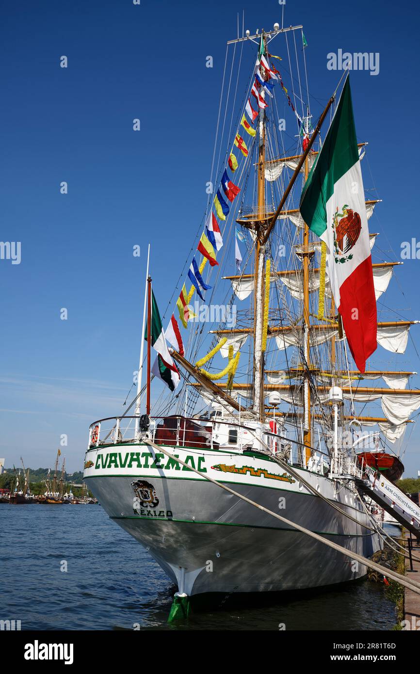 The great mexican three-masted schooner Cuauhtemoc on the Seine river ...