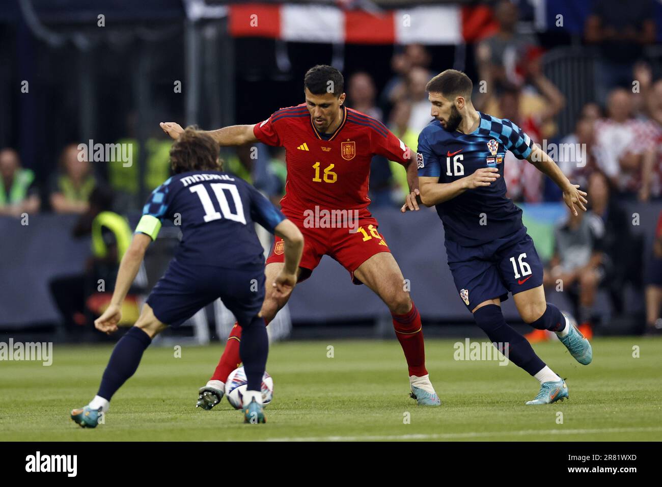 ROTTERDAM - (lr) Luka Modric of Croatia, Rodrigo Hernandez of Spain ...