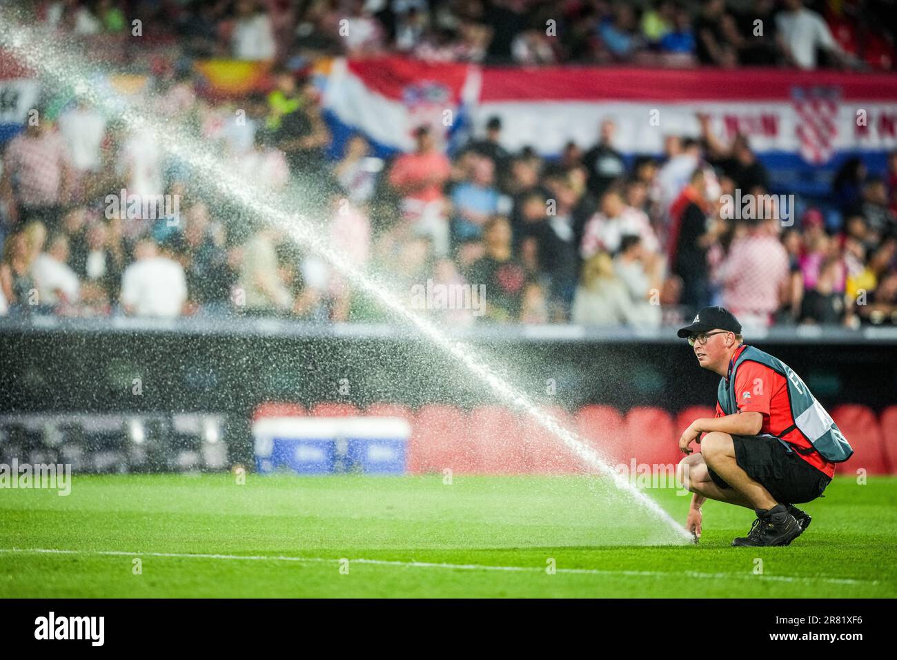 Rotterdam, Netherlands. 18th June, 2023. Rotterdam - A water spray ...