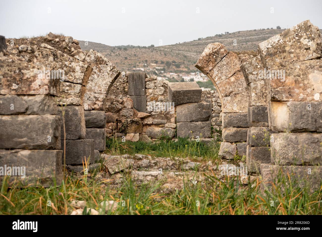 Ancient roman ruins overgrown hi-res stock photography and images - Alamy