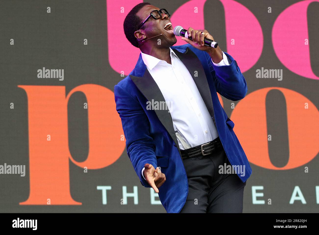 Ain't too proud hi-res stock photography and images - Alamy