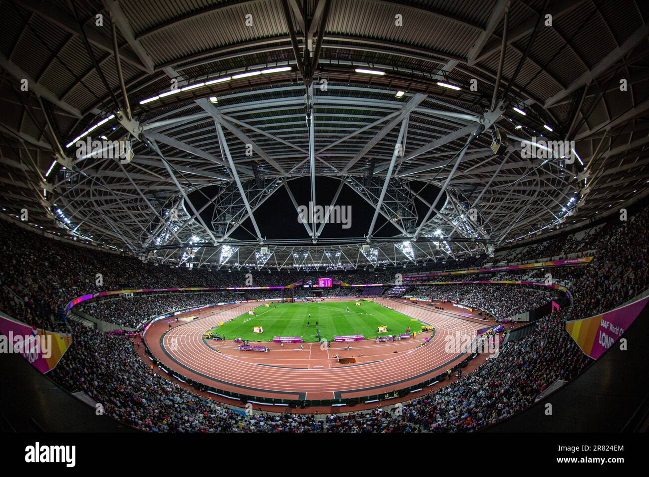 London Olympic Stadium packed with spectators during the London 2017 ...