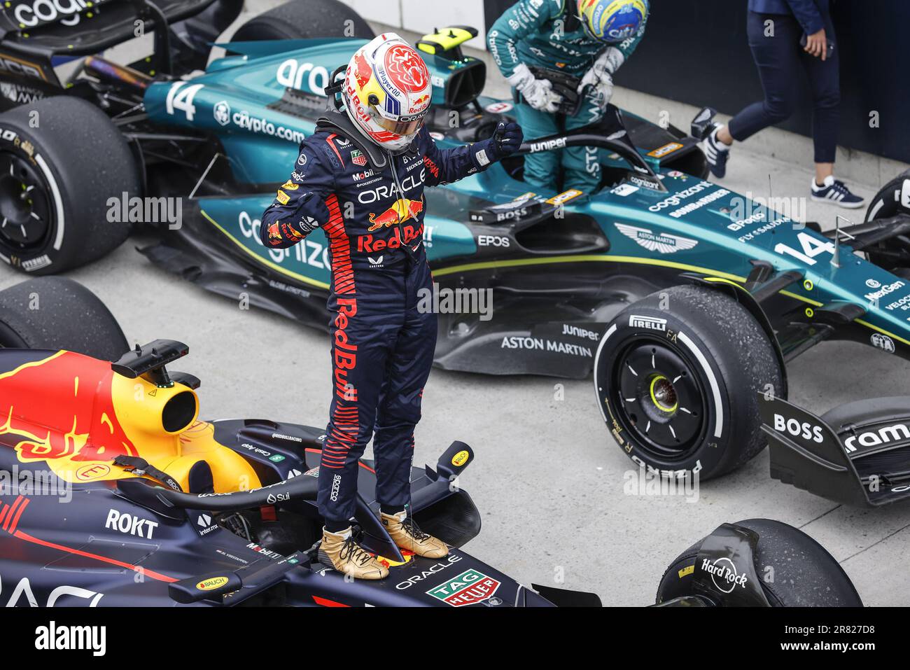 VERSTAPPEN Max (ned), Red Bull Racing RB19, portrait celebrates Red ...