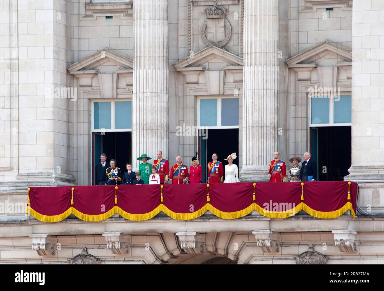 Royal Family On Balcony Buckingham Palace After Trooping The Colour ...