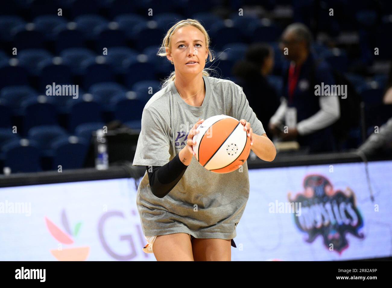 Phoenix Mercury guard Sophie Cunningham (9) warms up before an WNBA ...