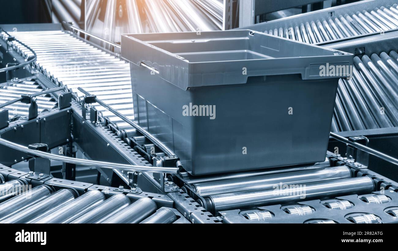 Crossing of the roller conveyor with plastic boxes, Production line ...