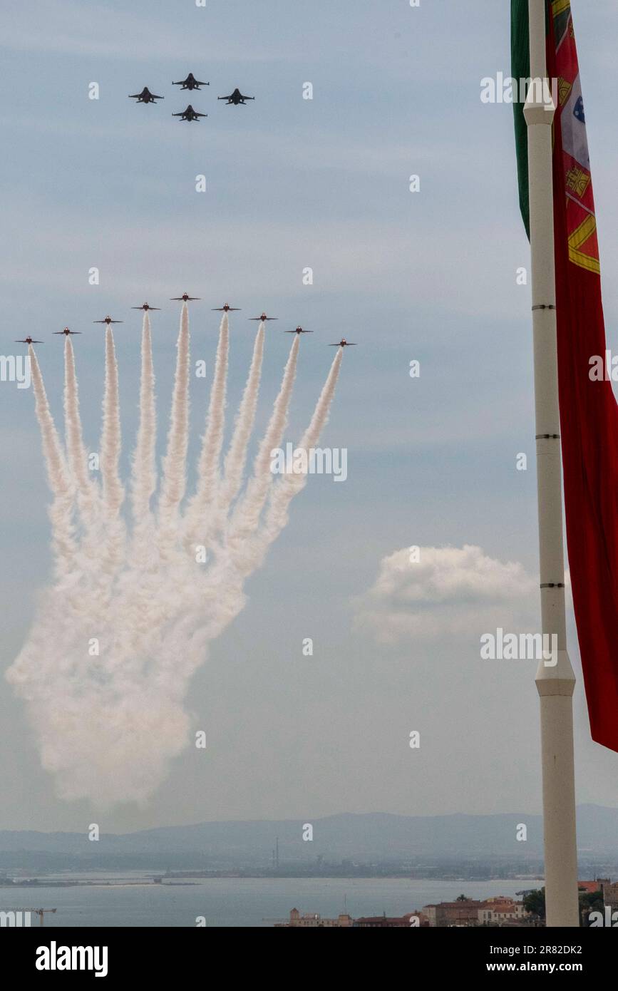 Multiple warplanes belonging to the Portuguese and English air forces ...