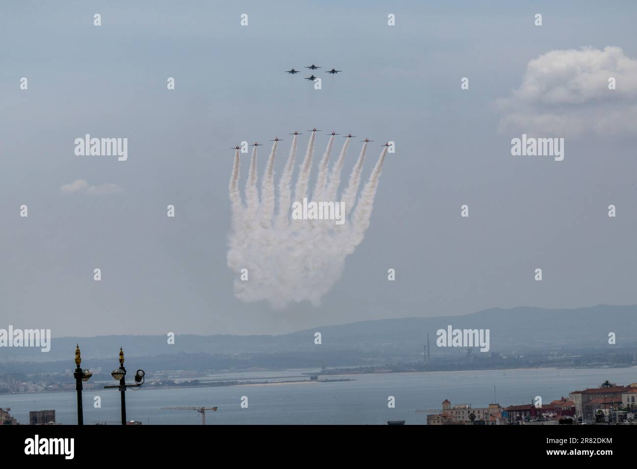 Multiple warplanes belonging to the Portuguese and English air forces ...