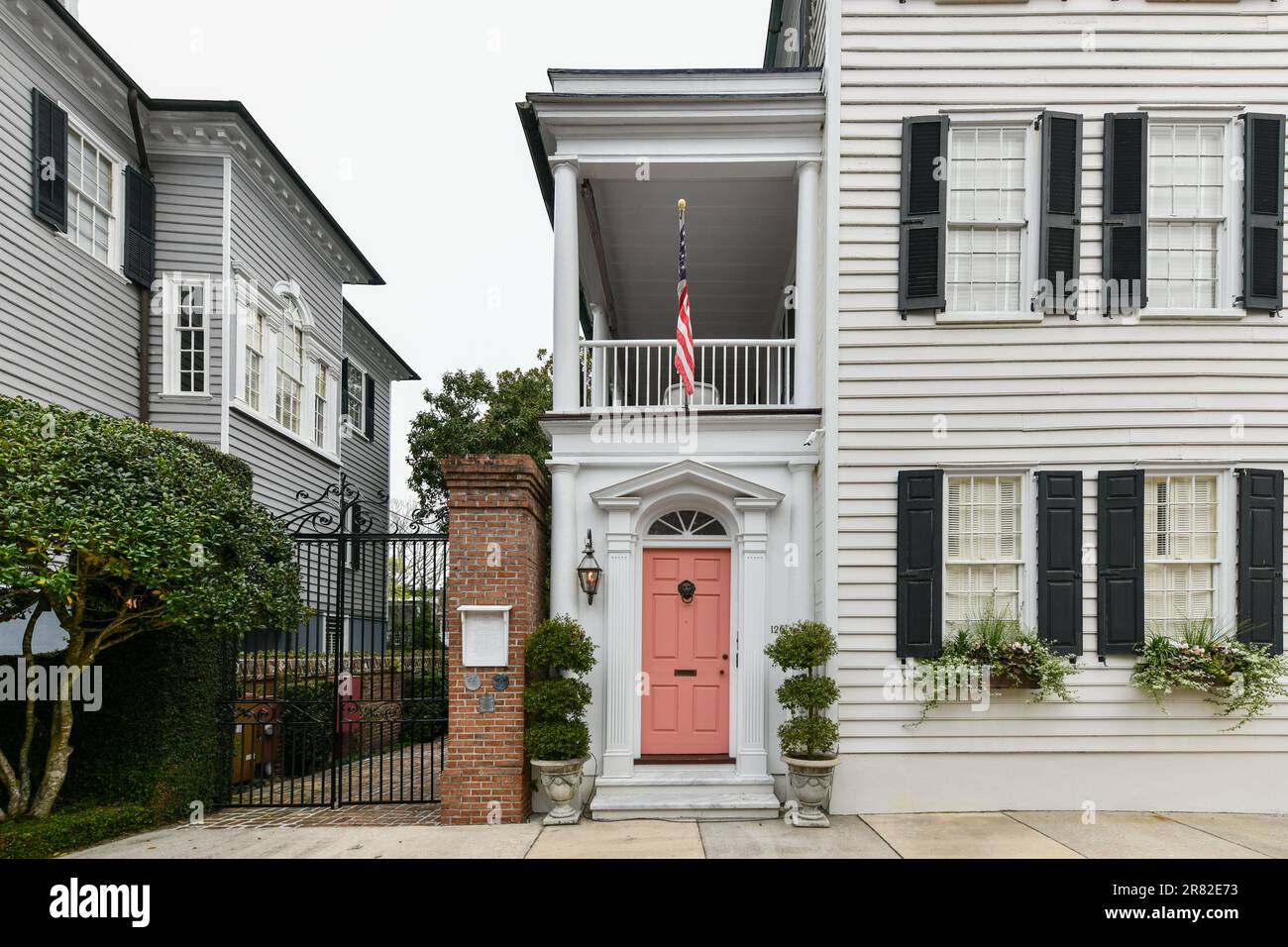 Historical Tradd Street in Charleston, South Carolina. Old 19th Century ...