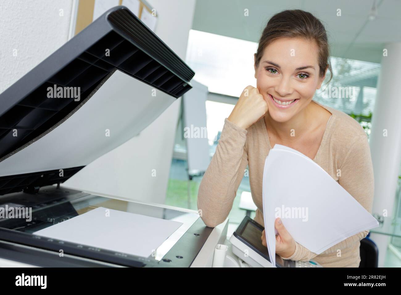 portrait of woman using photocopier Stock Photo - Alamy