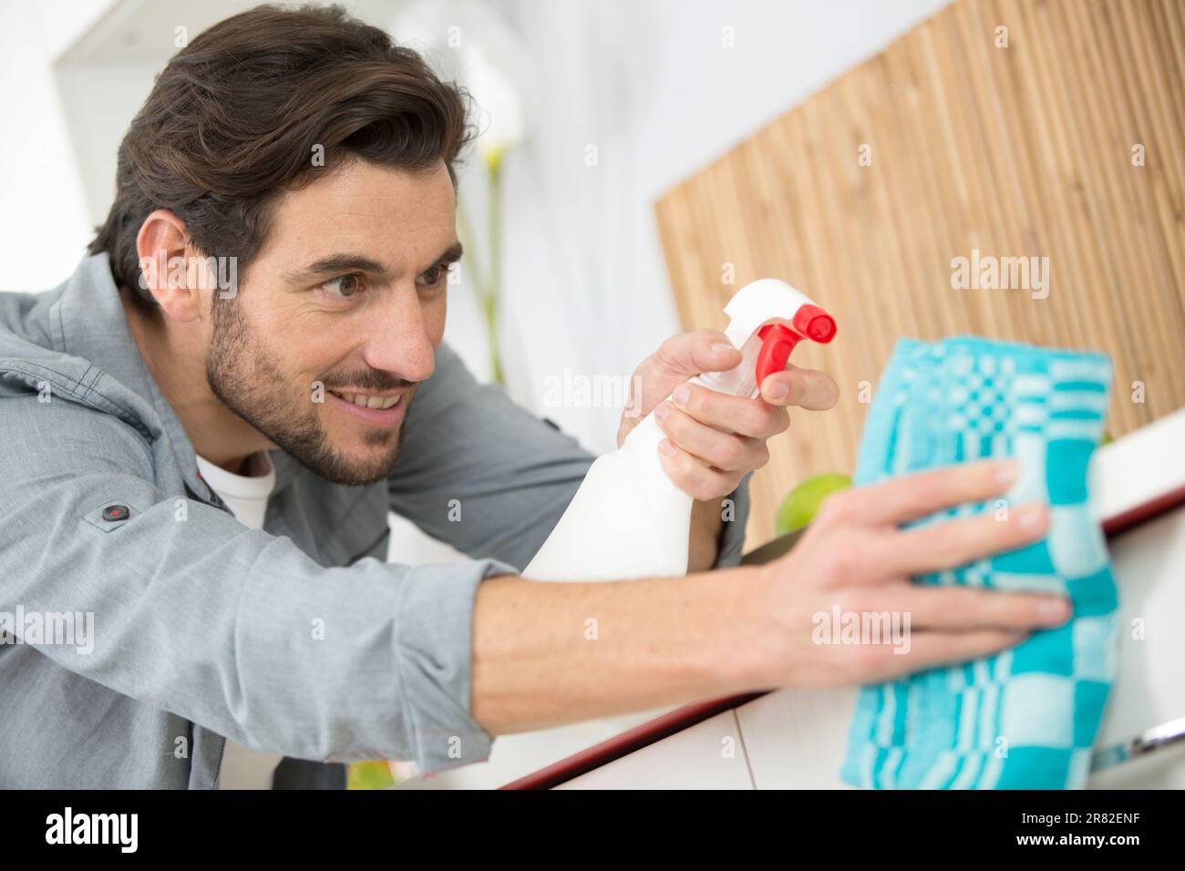 Worktop cleaner hi-res stock photography and images - Alamy