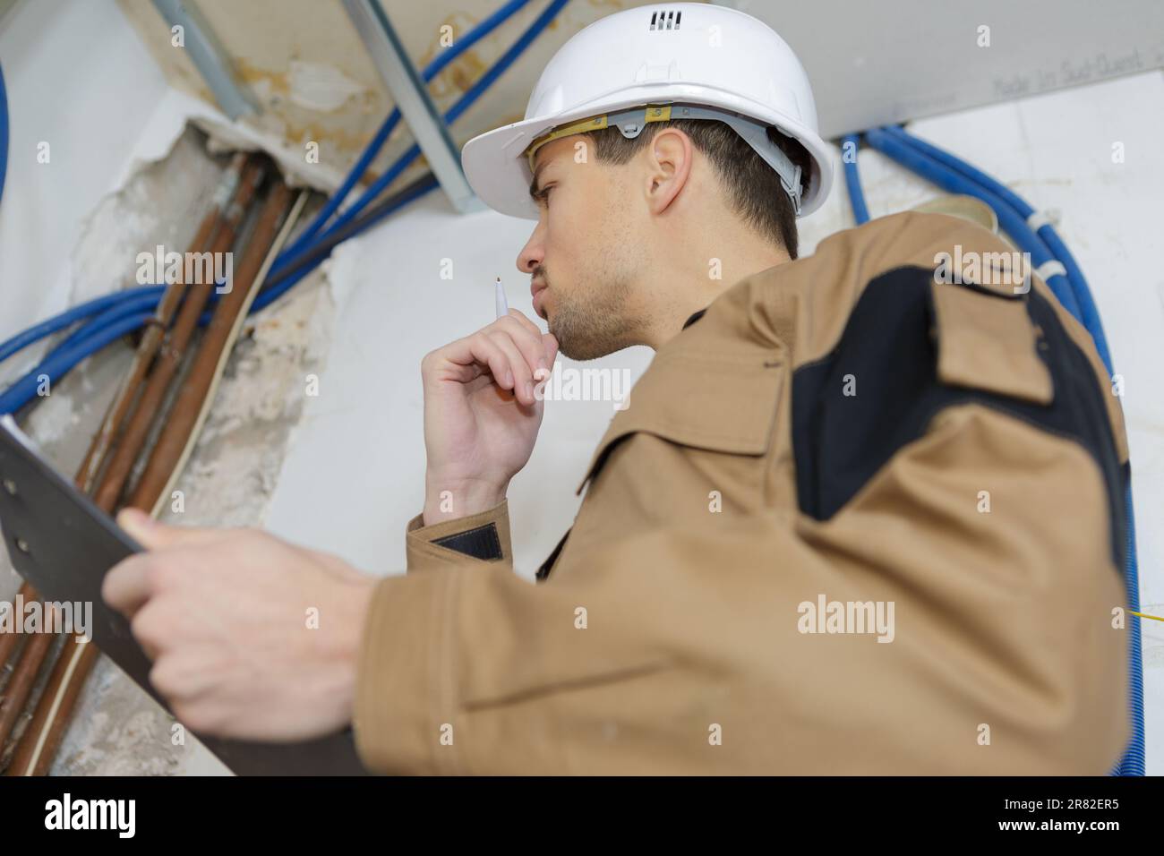 construction worker taking notes Stock Photo - Alamy