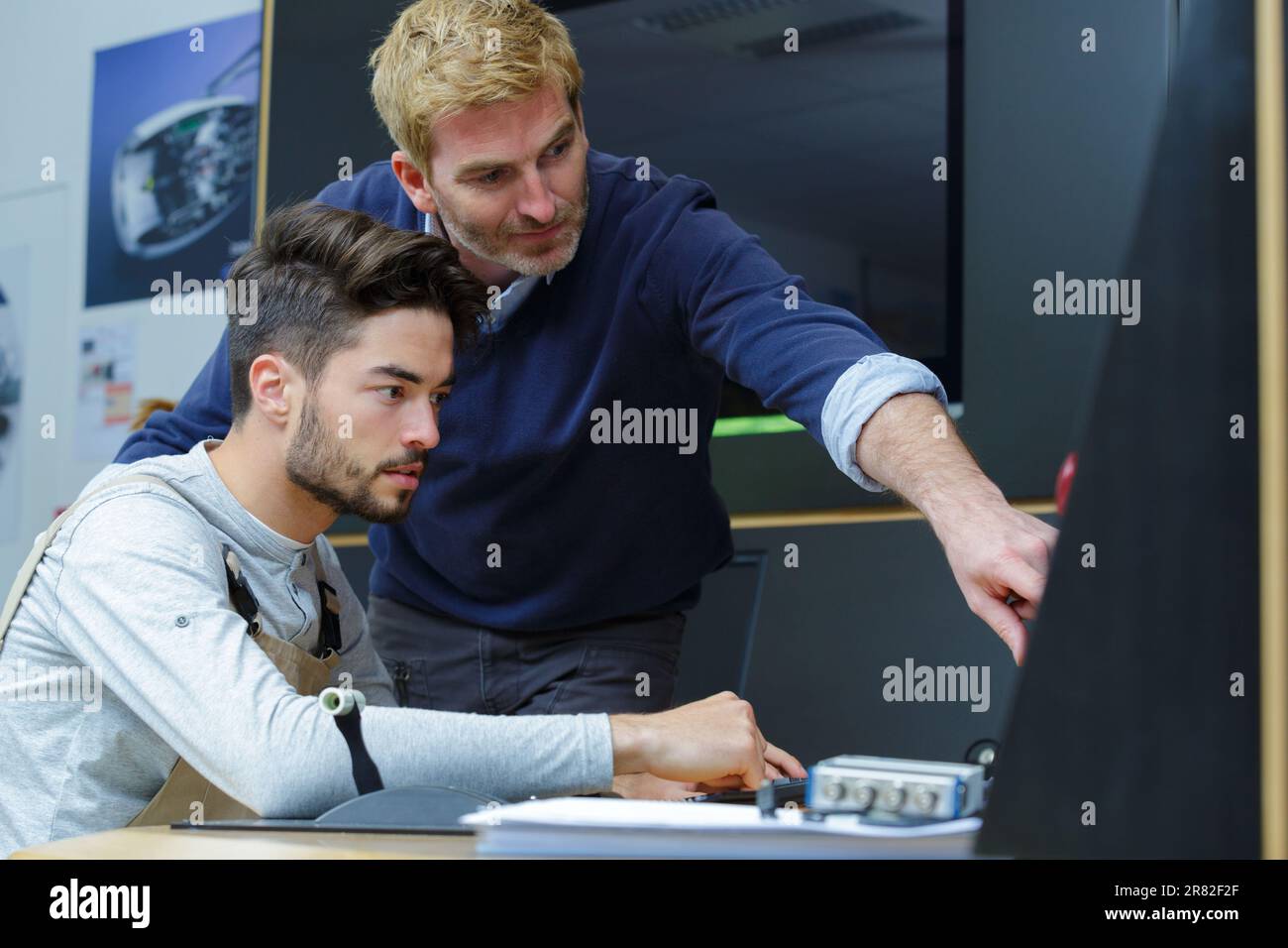 Lecturer helping student office hi-res stock photography and images - Alamy