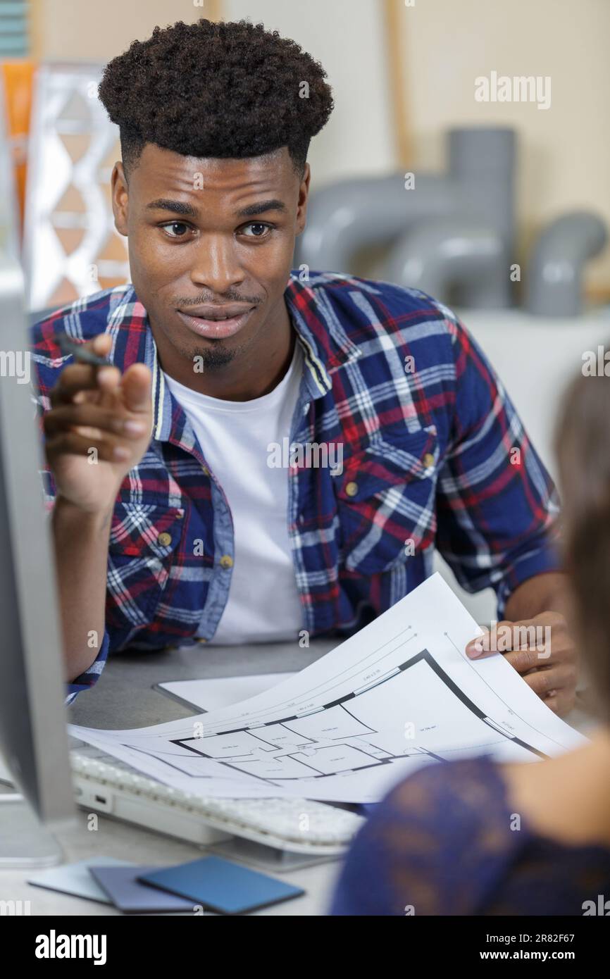 Woman architect presenting plan hi-res stock photography and images - Alamy