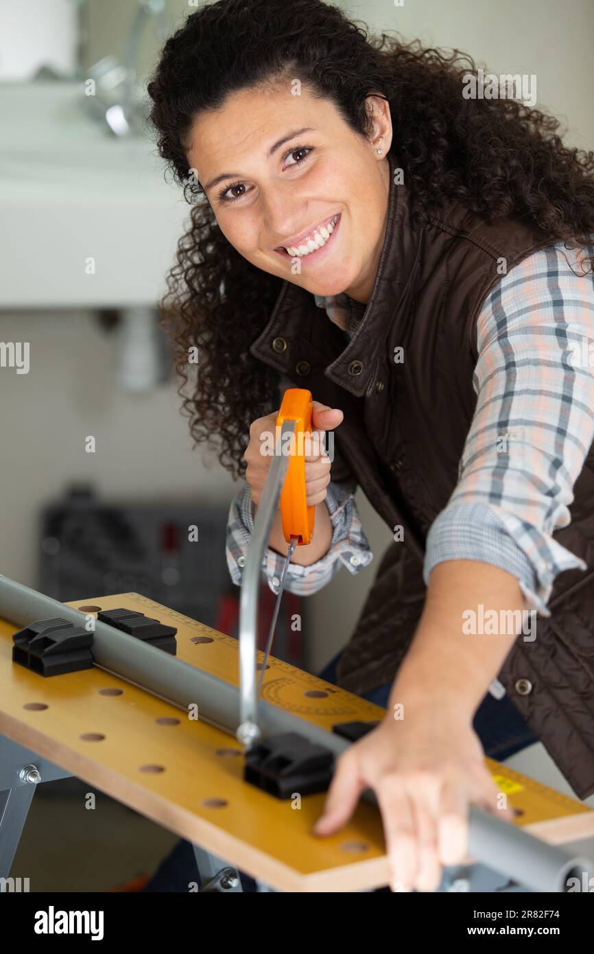 Using a hacksaw hi-res stock photography and images - Alamy