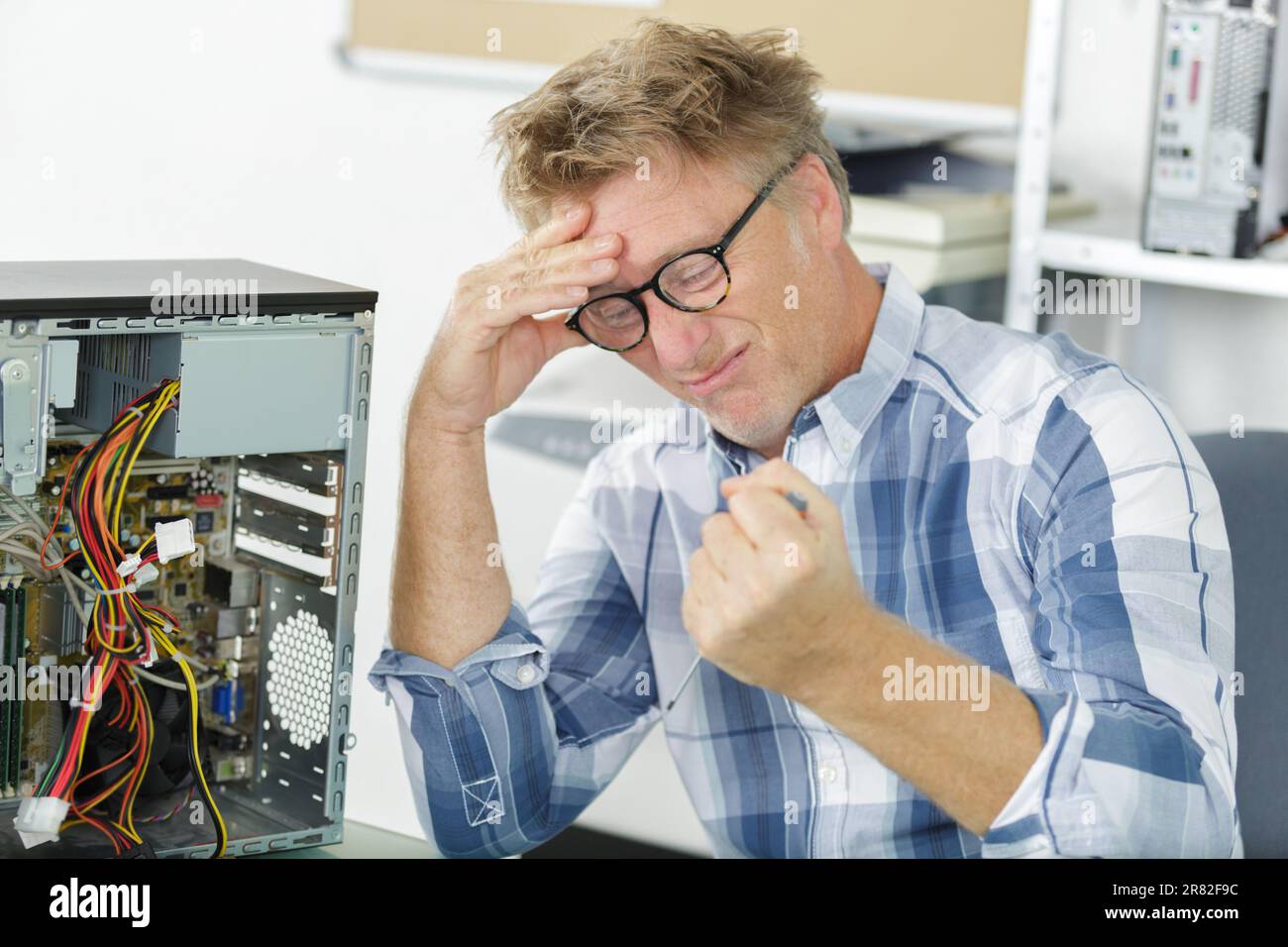 angry and annoyed computer repairman Stock Photo - Alamy