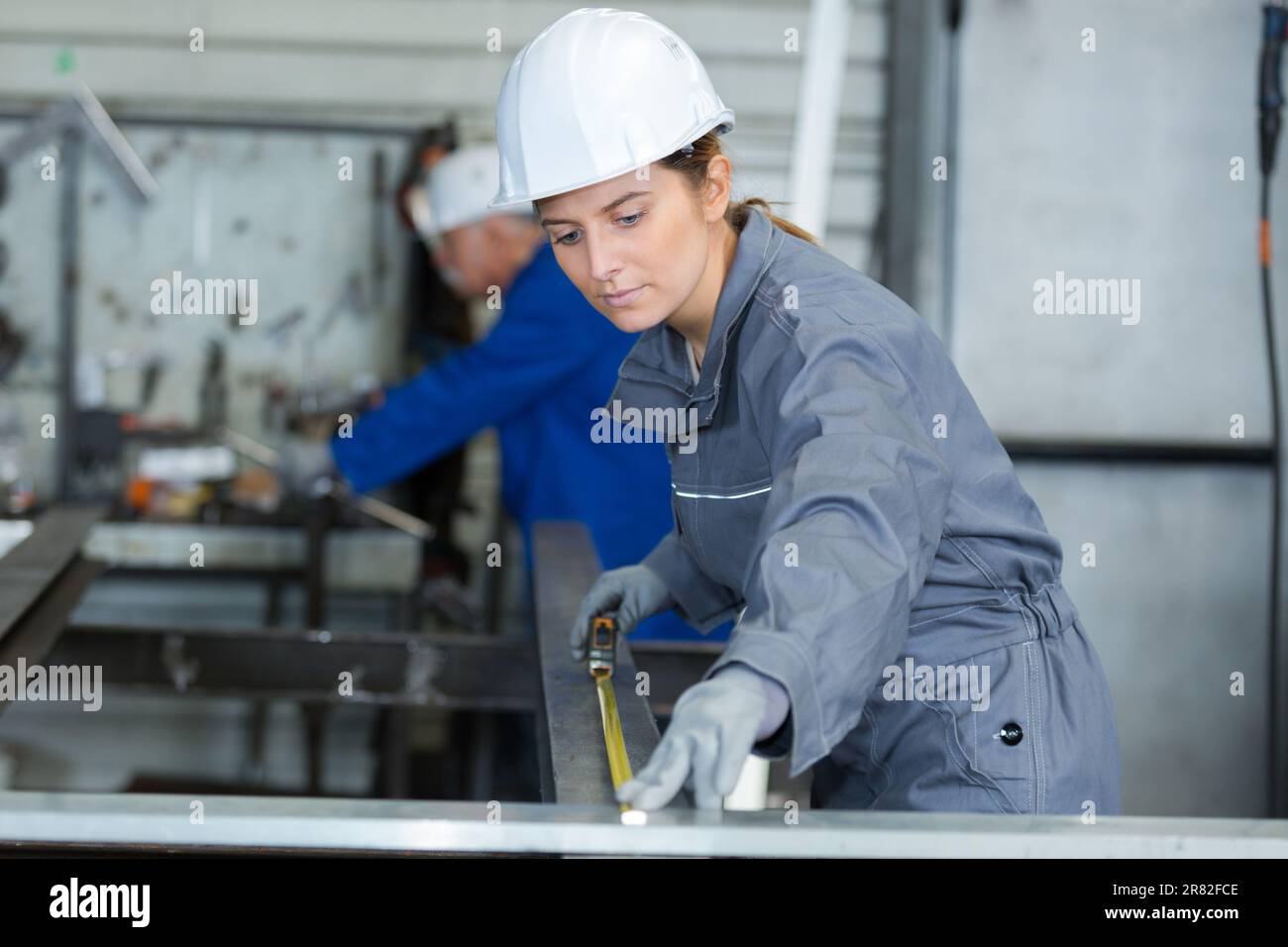 Man woman measuring metal hi-res stock photography and images - Alamy