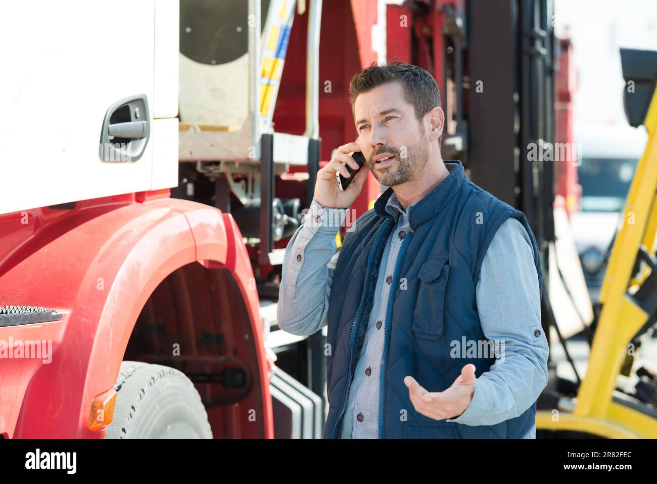 Talking questioning hi-res stock photography and images - Alamy