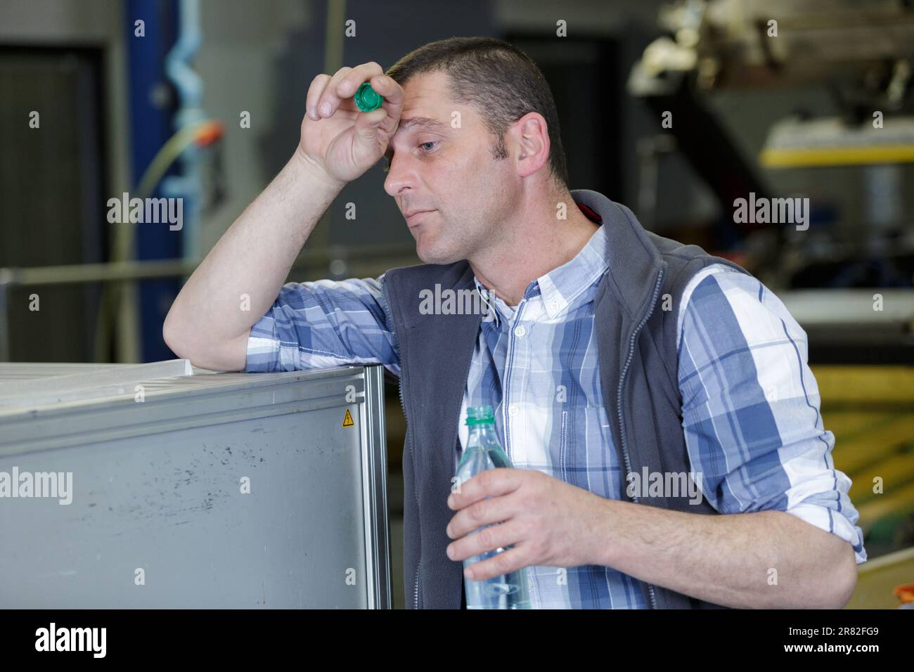 Construction worker drink water hi-res stock photography and images - Alamy