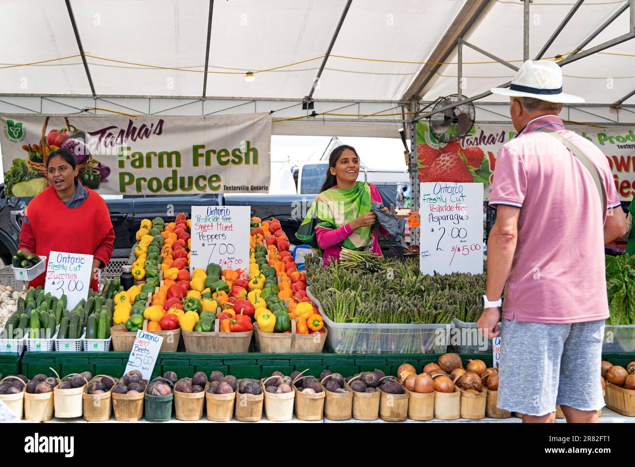 Vegetable vendors hi-res stock photography and images - Alamy