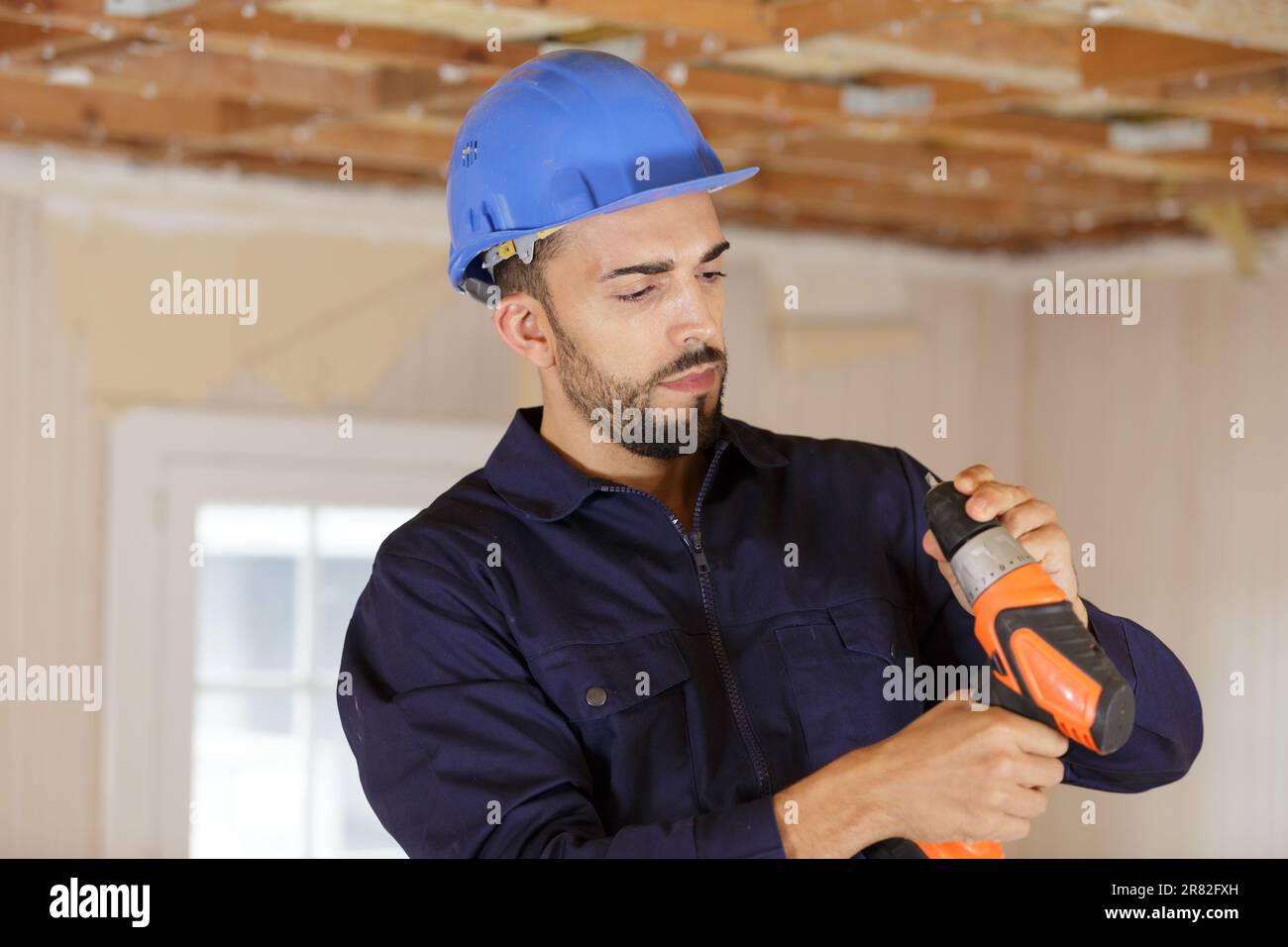 workman making adjustment to cordless screwdriver Stock Photo - Alamy