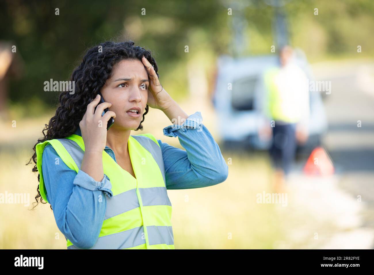 stressed woman make telephone call after vehicle breakdown Stock Photo ...