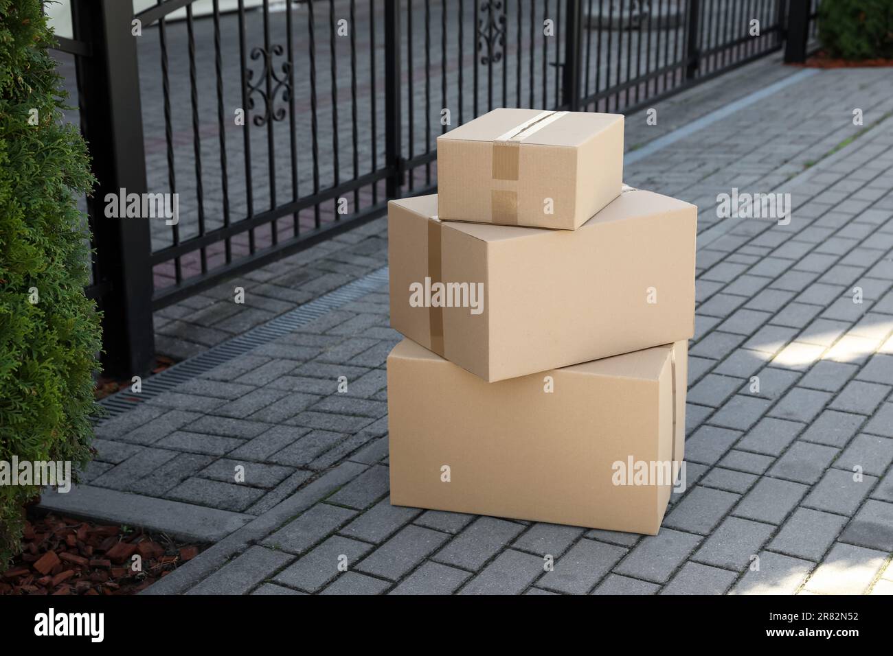 Stack of parcels hi-res stock photography and images - Alamy