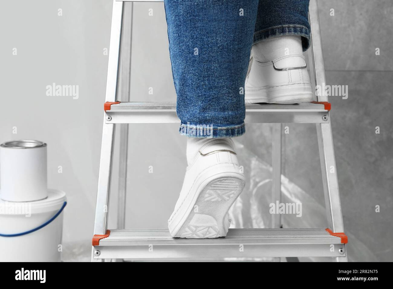 Paint bucket and ladder hi-res stock photography and images - Alamy